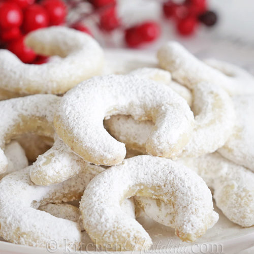 German Vanilla Crescent Cookies | Kitchen Nostalgia